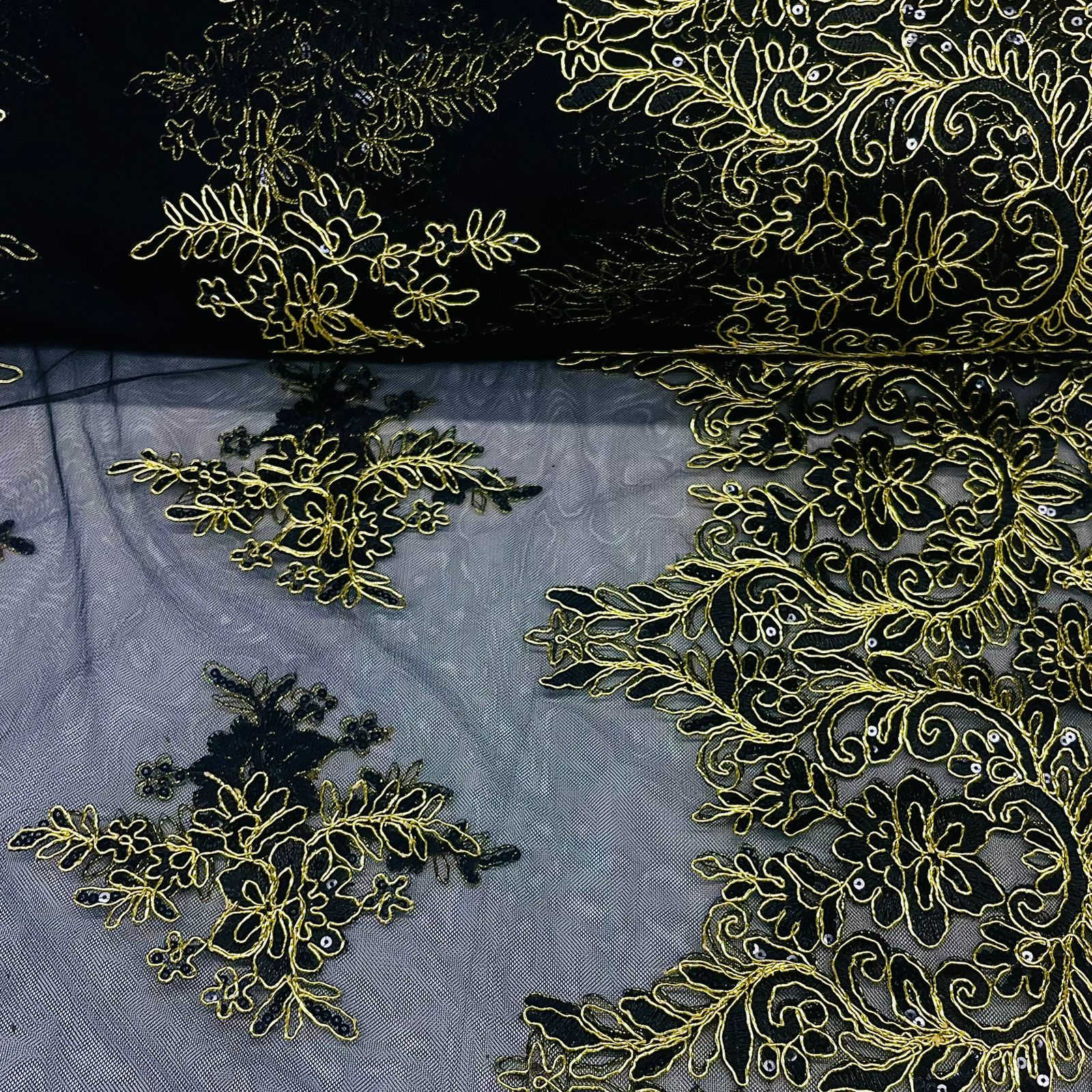 Tule Bordado Lantejoula Preto com Dourado