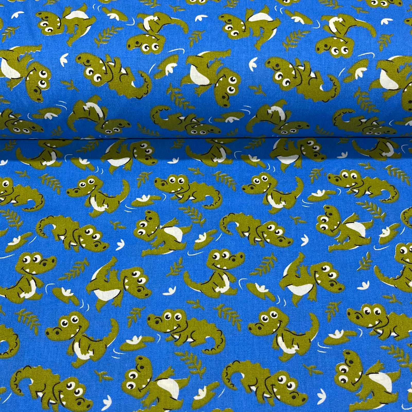 Tricoline Jacaré Fundo Azul